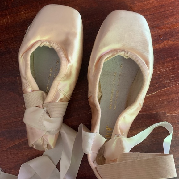 Bloch | Shoes | Pointe Shoes S31l Serenade Used Great Shape | Poshmark